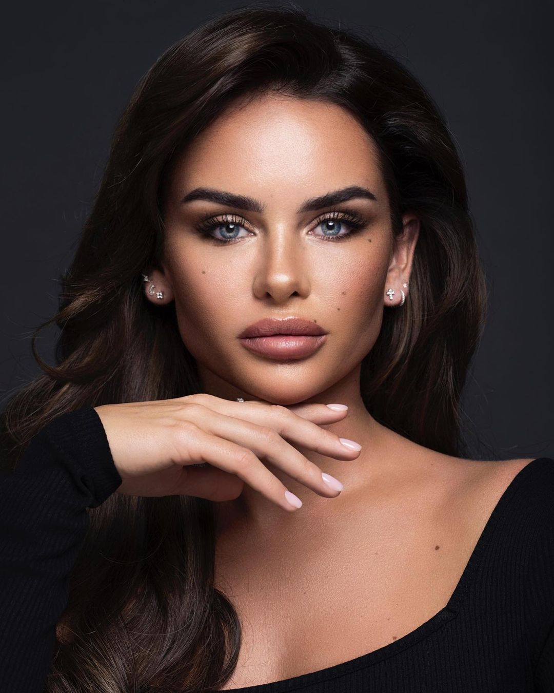 Dating Elegant a Dutch Woman: All the Truth Revealed