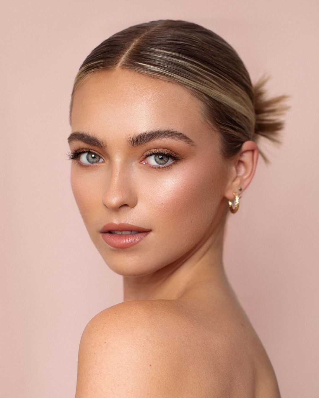 Swedish Women: Read This Guide Before Dating Them