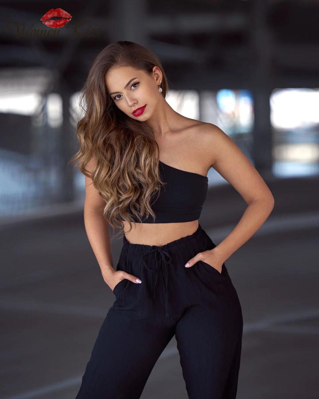 Dating a Lovely Portuguese Woman: All You Need to Know