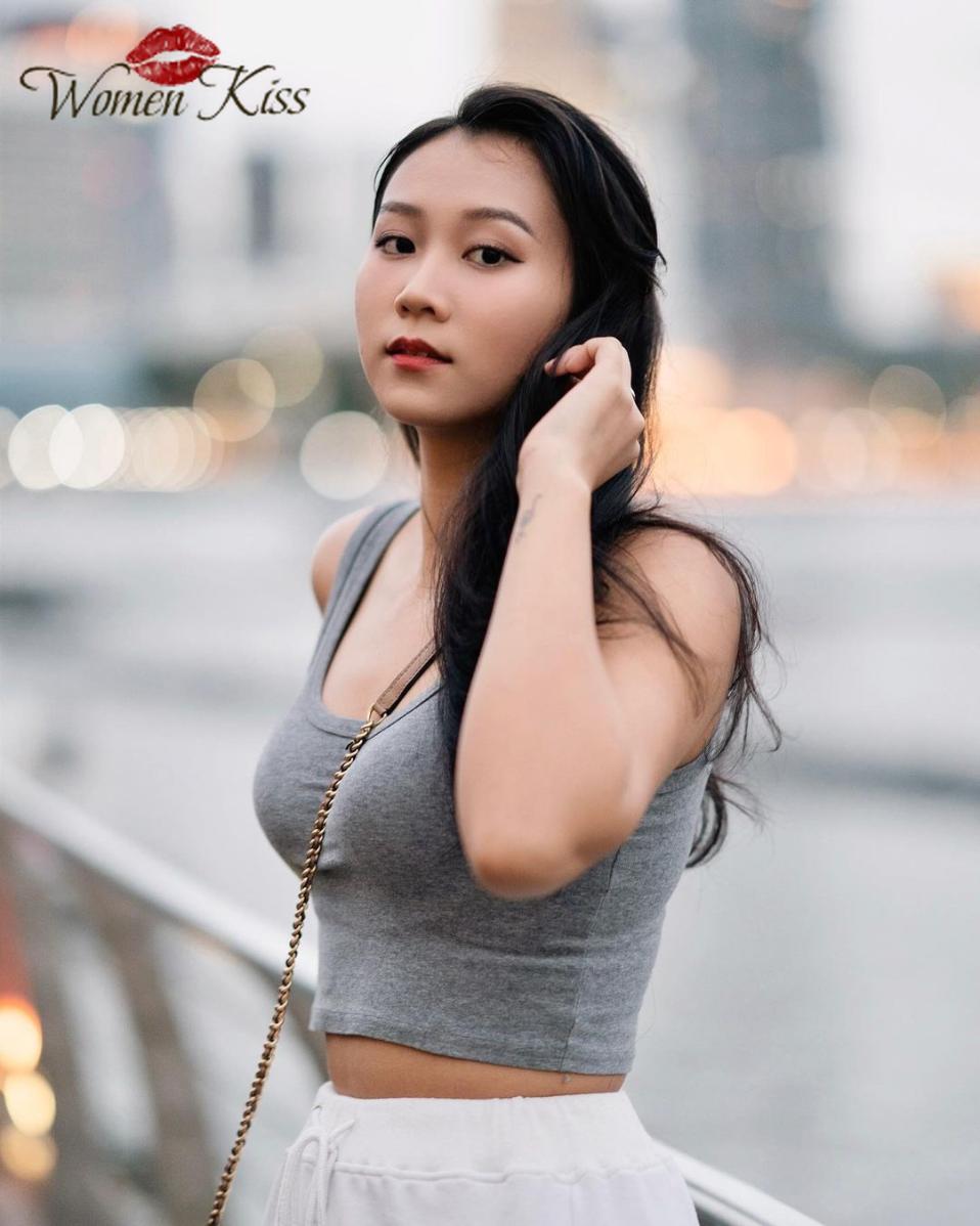 Understanding the Charm of Lovely Singaporean Women