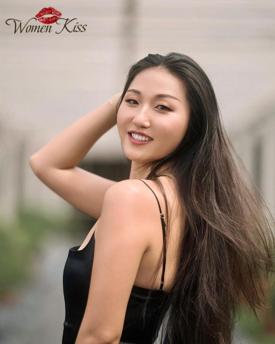 Understanding the Charm of Lovely Singaporean Women